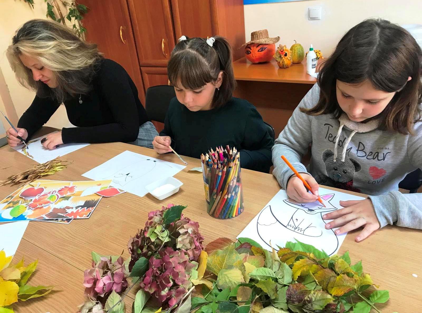 Turning Fallen Leaves into Eco-Friendly Treasures: From Waste to Compost and Creative Material ...